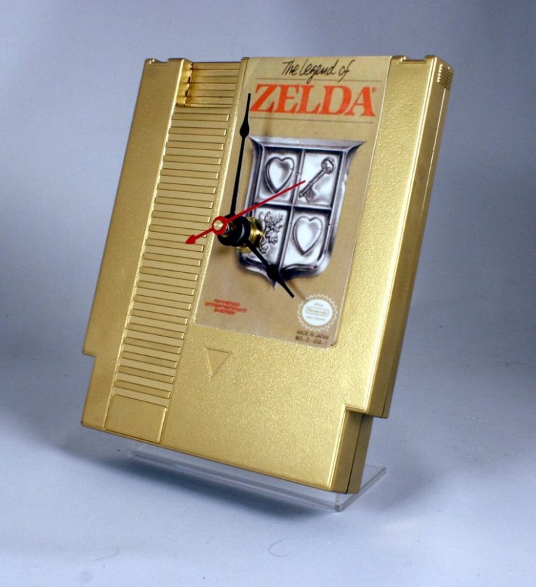 VINTAGE Gold Nintendo Zelda Cartridge Clock (1987) – GeekGearStore