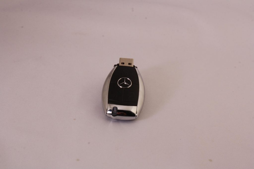 32GB Mercedes-Benz USB Flash Drive in the style of a Car Key ...