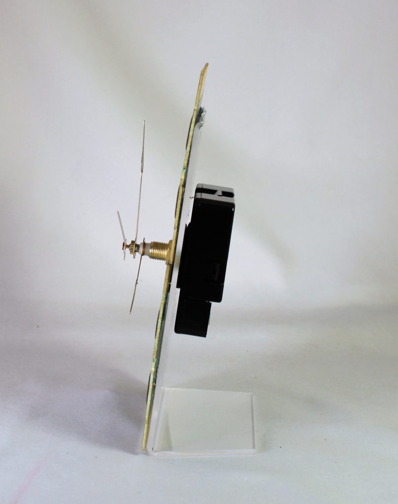 Vintage Nintendo NES Circuitboard Cartridge Clock – GeekGearStore